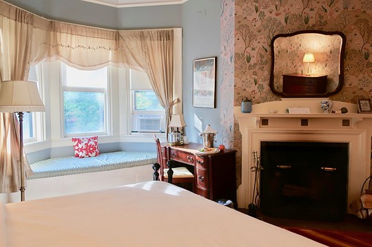 Apple Tree Inn Lenox MA Review - Getaway Mavens
