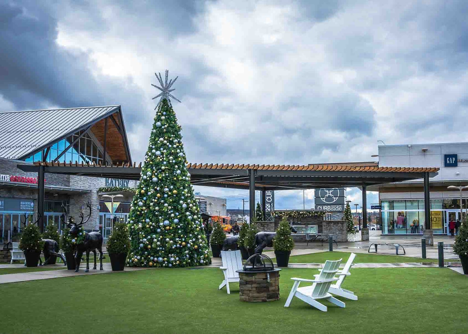 Indulge On A Niagara Falls Canada Winter Getaway